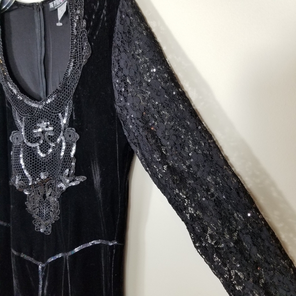 The Pyramid Collection | Dresses | The Pyramid Collection Velvet Lace ...